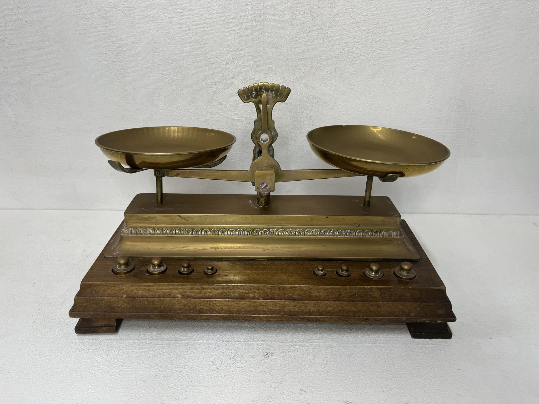 Antigua báscula de farmacia en madera y bronce Francia 1930’s - Galería ...